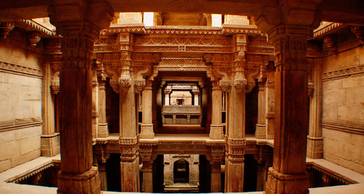 Adalaj Stepwell Ahmedabad (Entry Fee, Timings, History, Built by ...