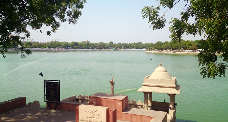 Kankaria Lake Ahmedabad (Entry Fee, Timings, Best time to visit, Images ...